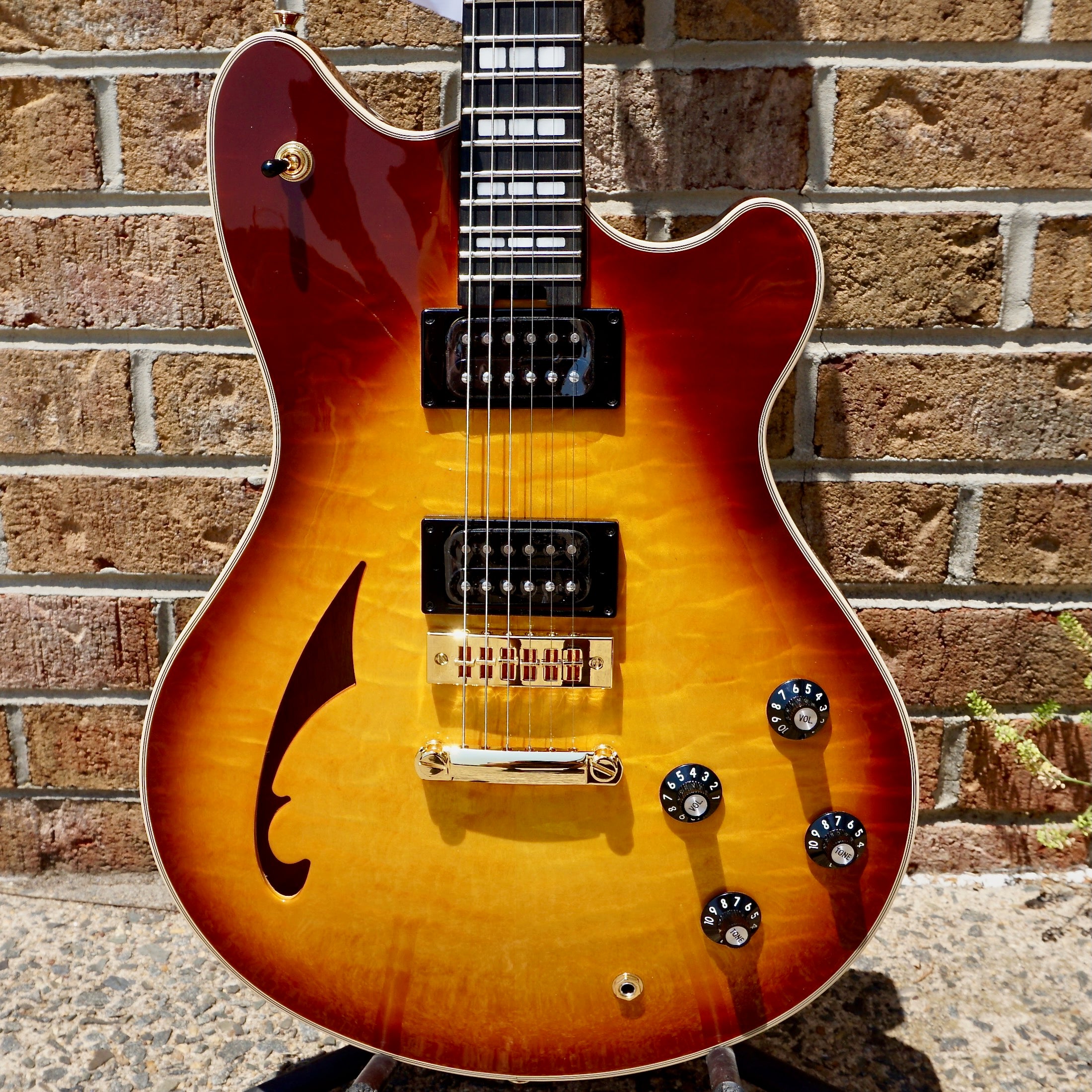EVH SA-126 Special QM Tobacco Sunburst – Matt's Guitars