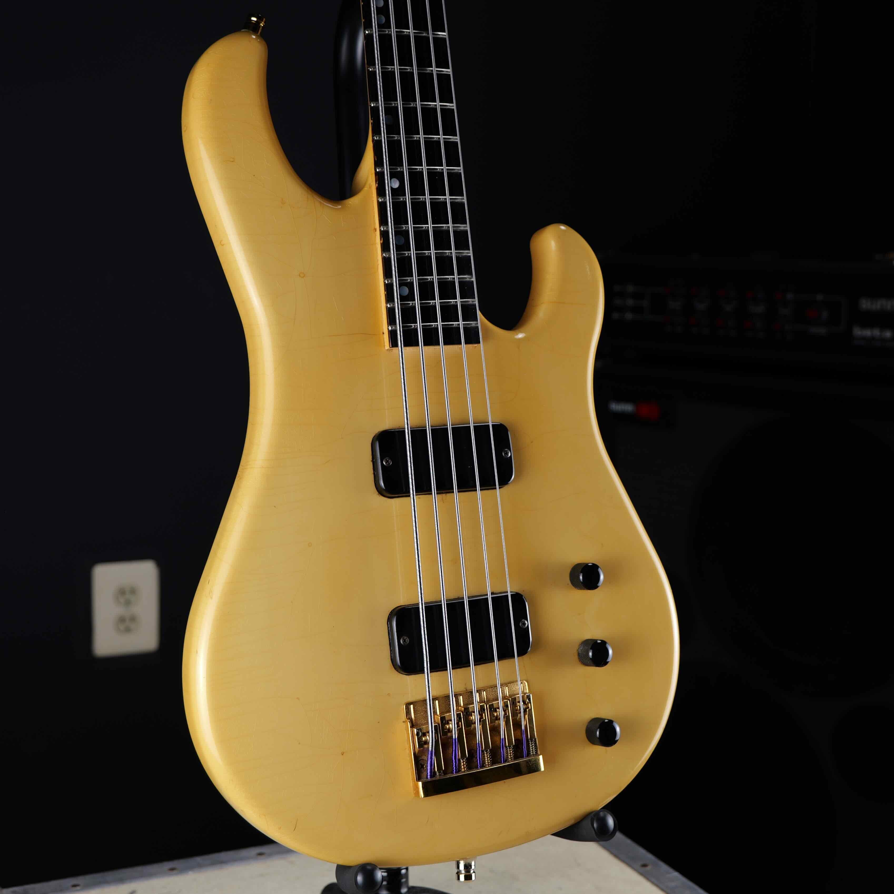 Gibson V Bass 1987 – Matt's Guitars